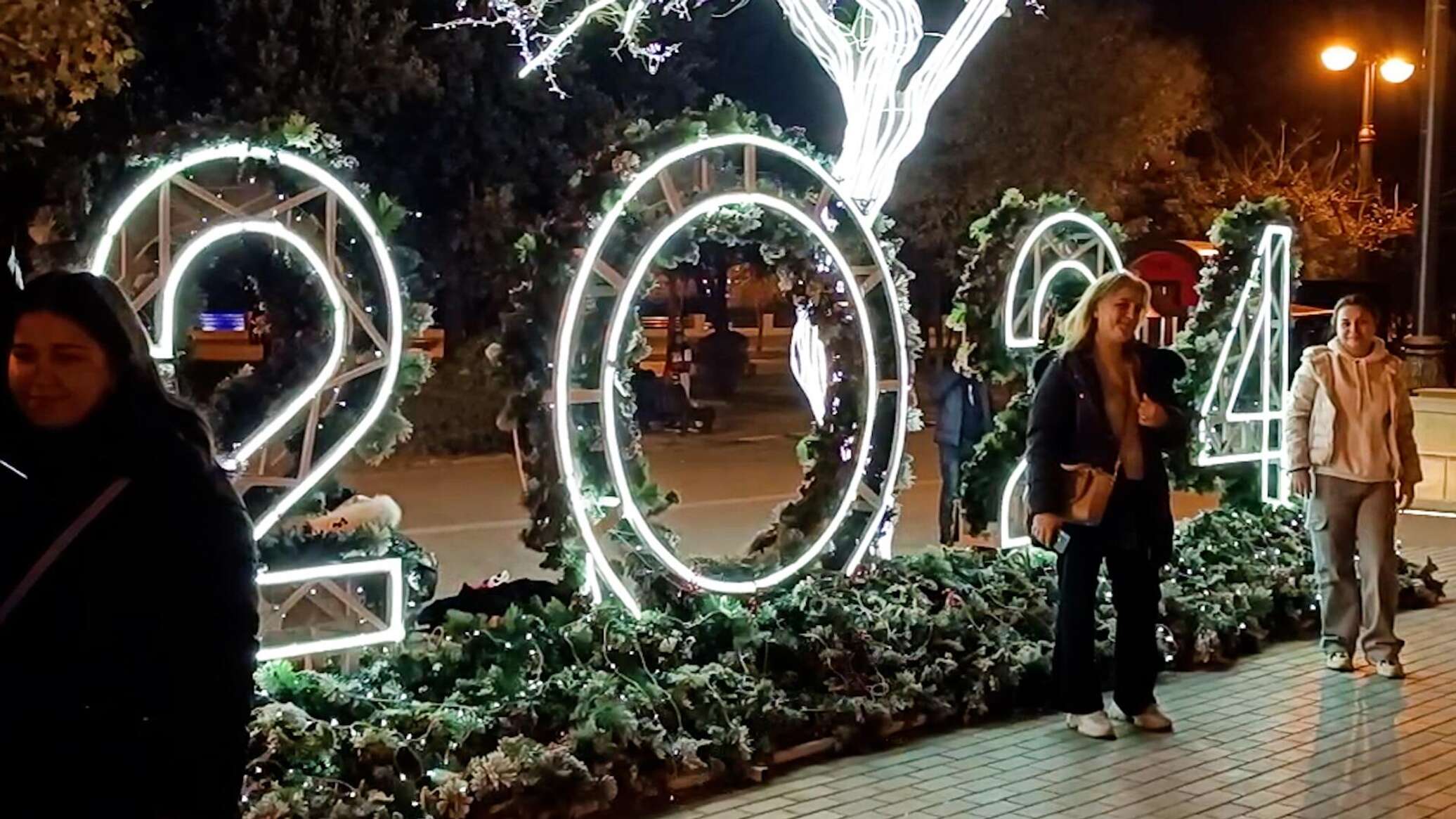 Yeni il bayramı ərəfəsində Bakı necə görünür - 30.12.2023, Sputnik ...